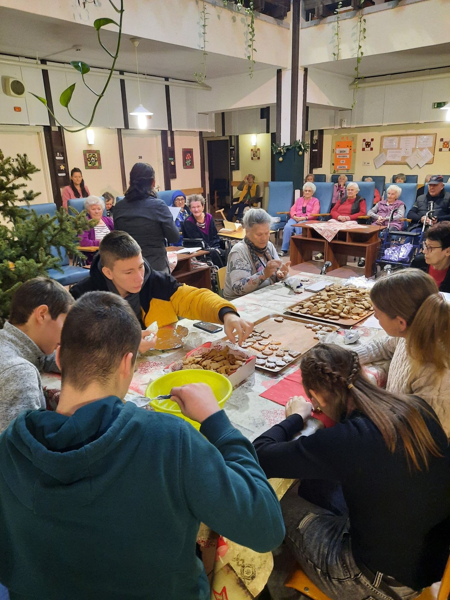 Látogatás az Idősek Otthonában | Hírek | Hódmezővásárhelyi SzC ...